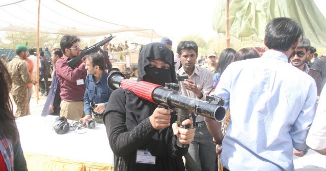 Asian Defence News: Pakistan Army training students and teachers with guns