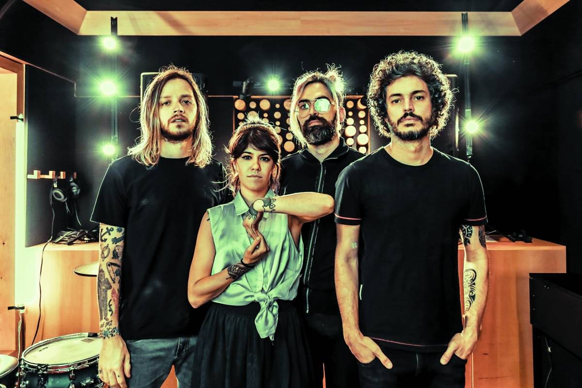 Supercombo faz show de lançamento de novo álbum em São Paulo | Indieoclock