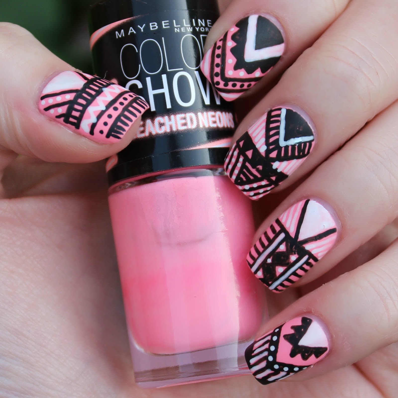 Dahlia Nails: Bleached Aztec