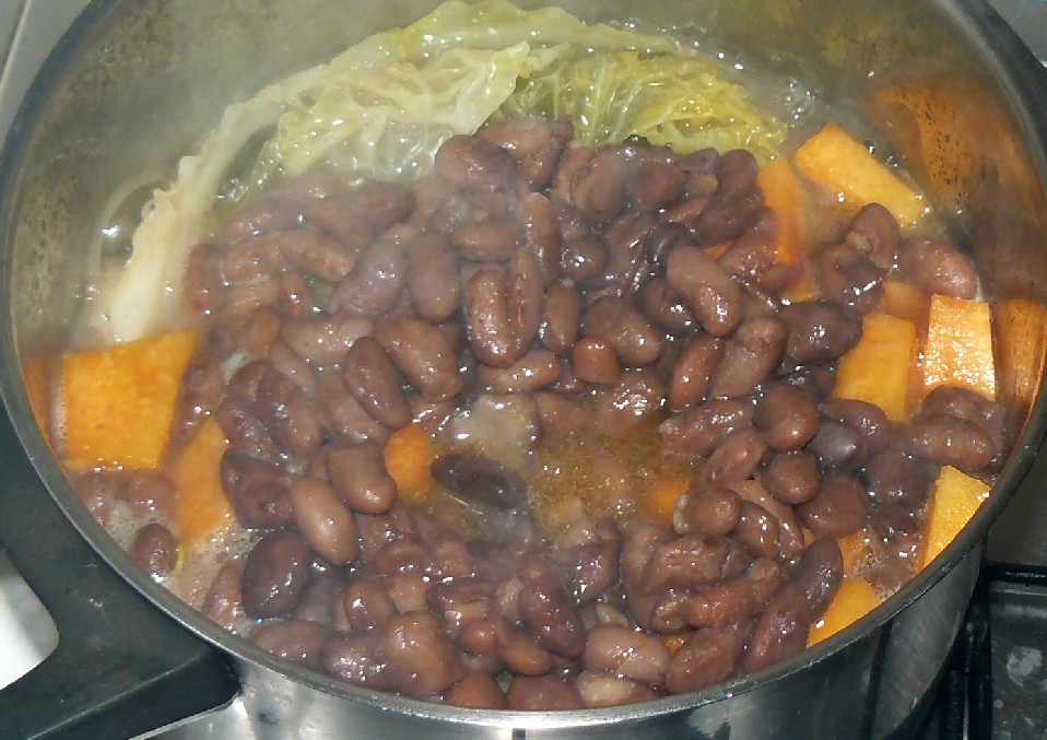 Outras Comidas: Feijão com Mogango e Chouriços