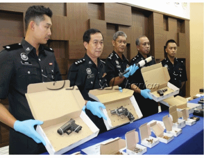 Berita Keselamatan & PDRM: Polis rampas pelbagai senjata api