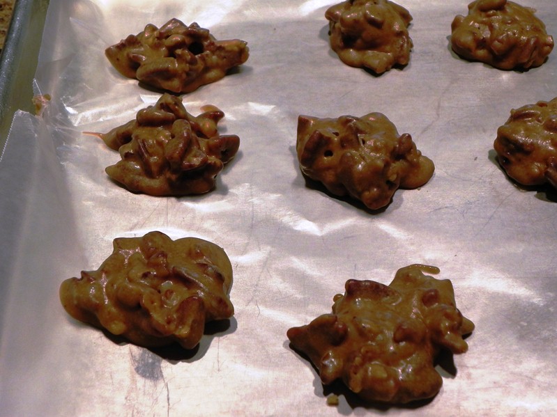 The Iowa Housewife: Microwave Pralines