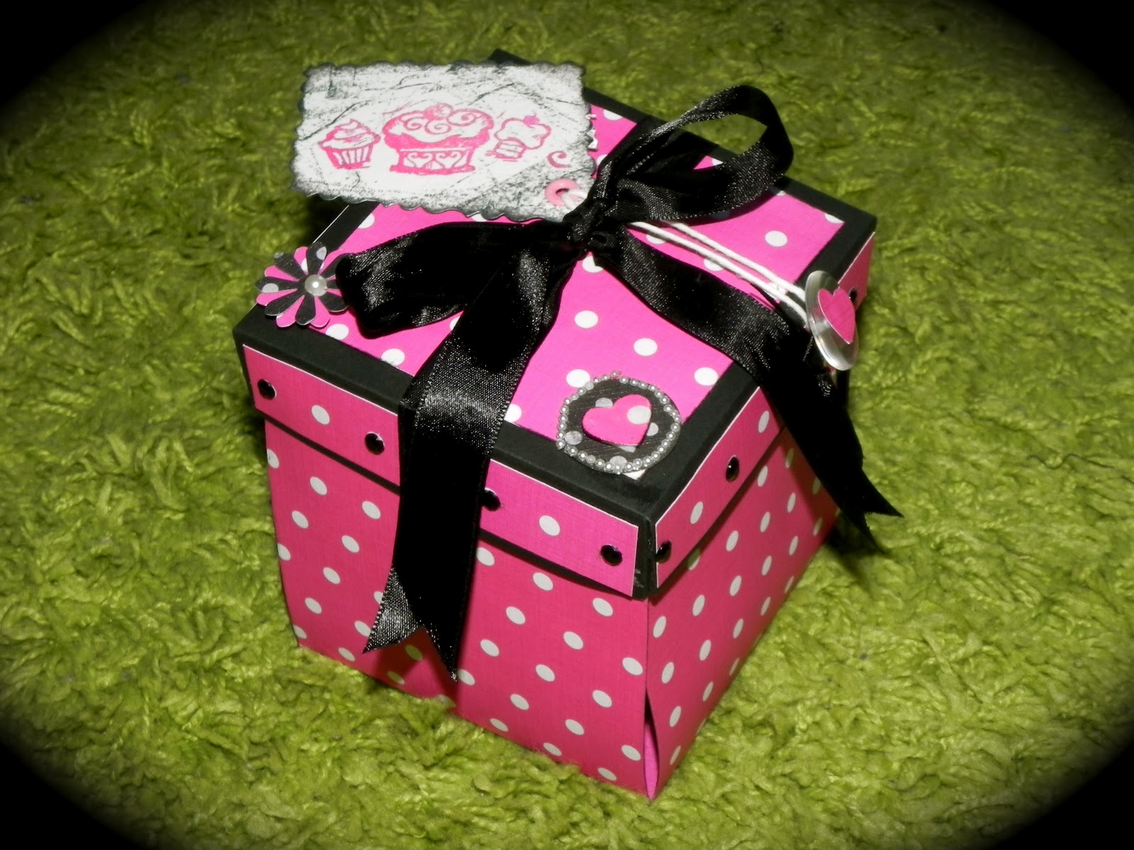 SISTERSSCRAPANDCAKE: Box Explosion con Mini Cake