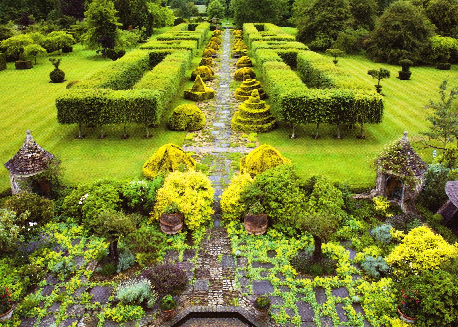 Passage Paradis: Highgrove, Glorious Garden