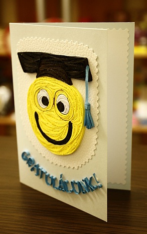 Papírvilág: smiley üdvözleten / quilled smiley on greeting card