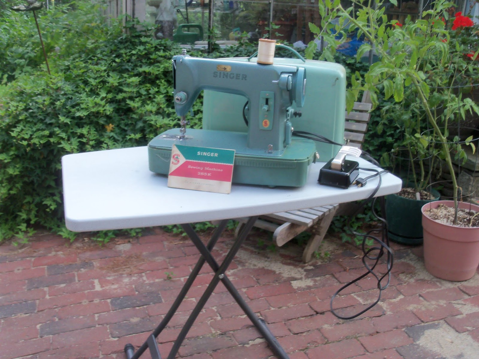 Quilters' Quarters: Vintage and Antique Sewing Machines