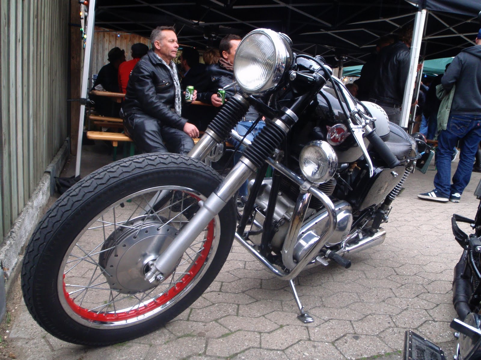Cling on for dear life !!!: The Matchless Café Racer