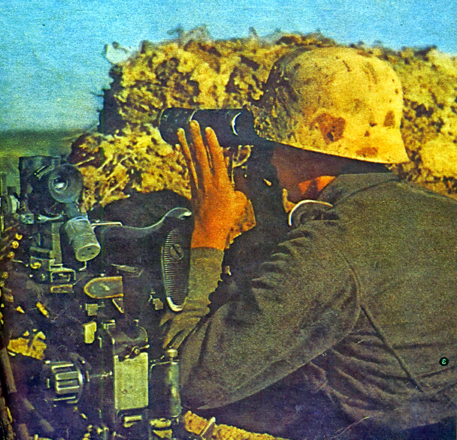 NAZI JERMAN: Foto Kamuflase Penutup Kepala (Topi dan Helm)