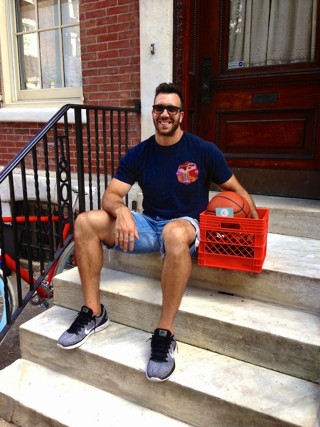 kenneth in the (212): Connor Barwin Shows Some Leg