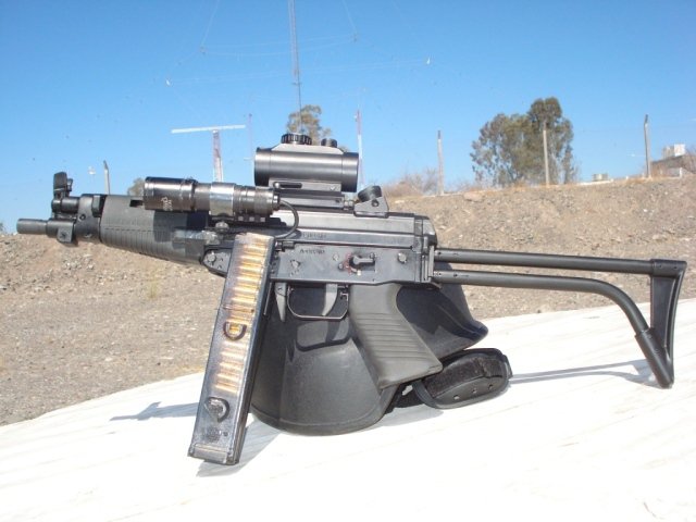 Defensa y Armas: Subfusil FAMAE SAF (Chile)