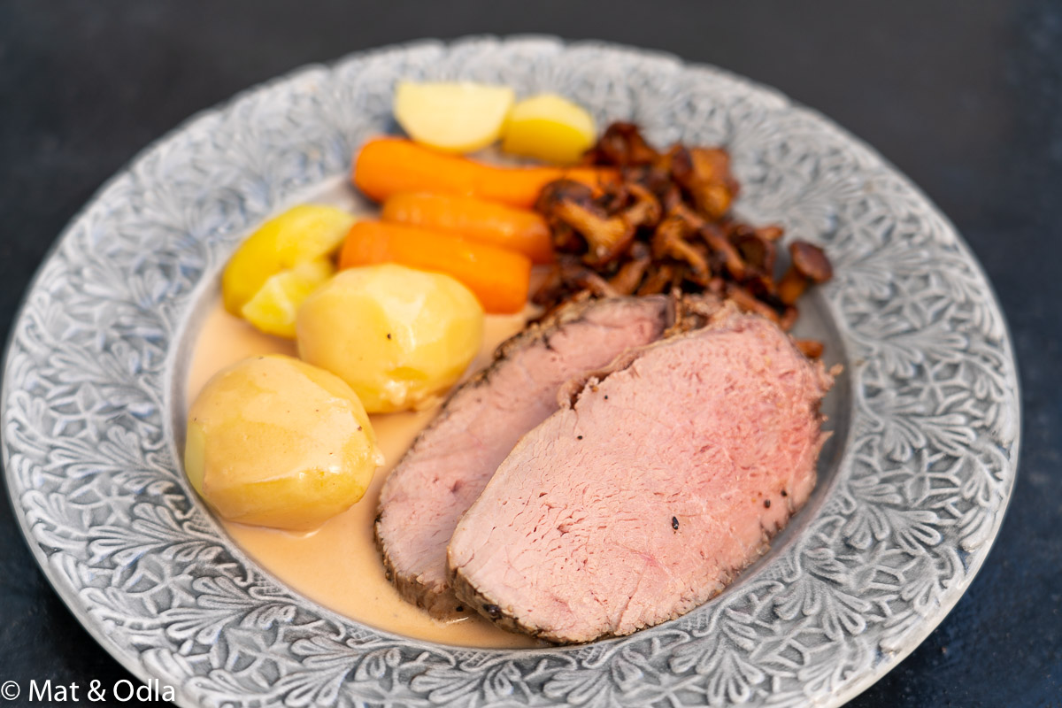 Söndagsmiddag - Kalvstek med gräddsås och kokt potatis