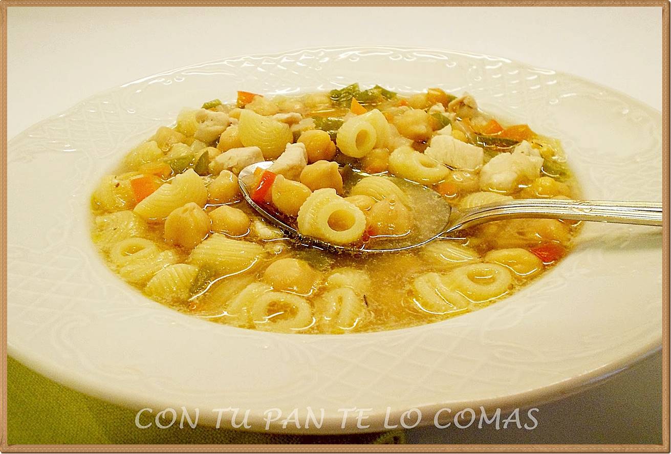 SOPA DE GARBANZOS CON POLLO Y PASTA