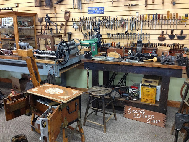 The Colonial Homestead, Millersburg, Ohio (and other shops in Amish ...