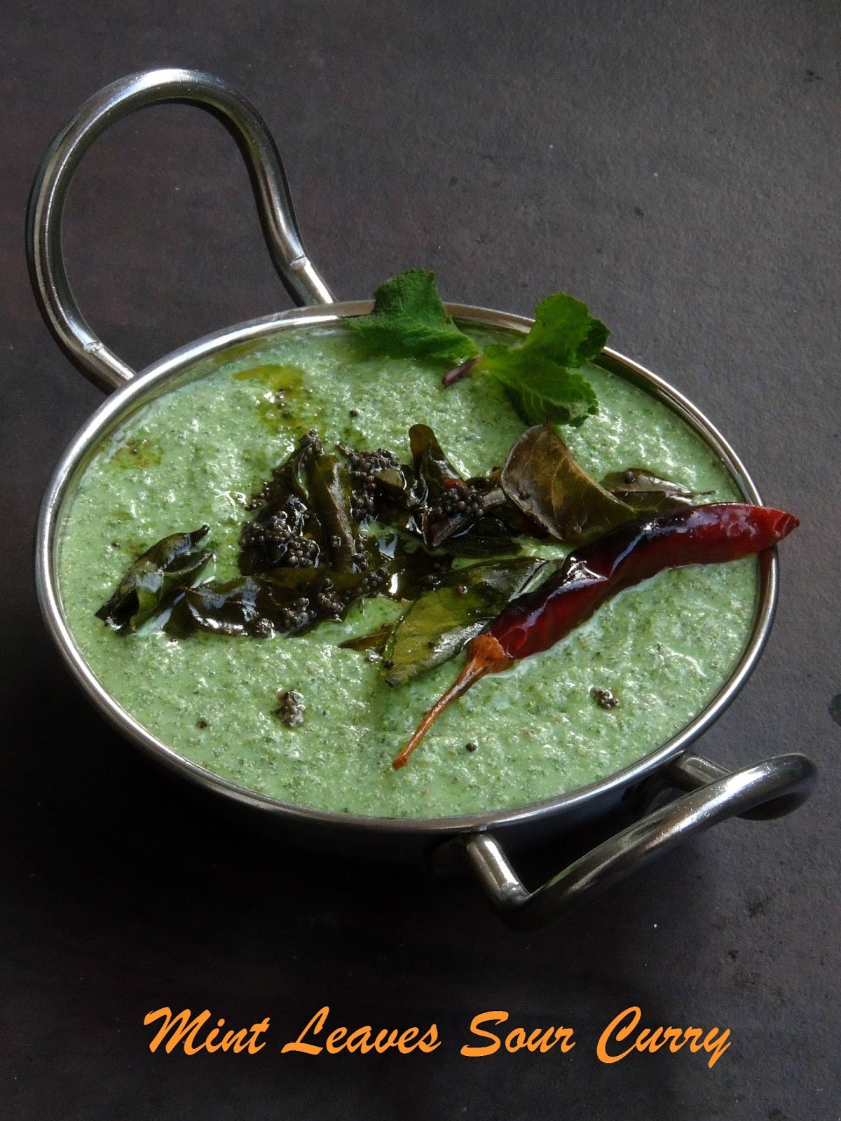 Priya's Versatile Recipes: Pudhina Soppu Tambli/Mint Leaves Sour Curry