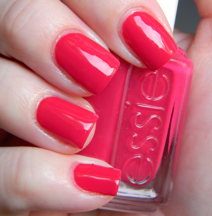viennettka: Essie Raspberry