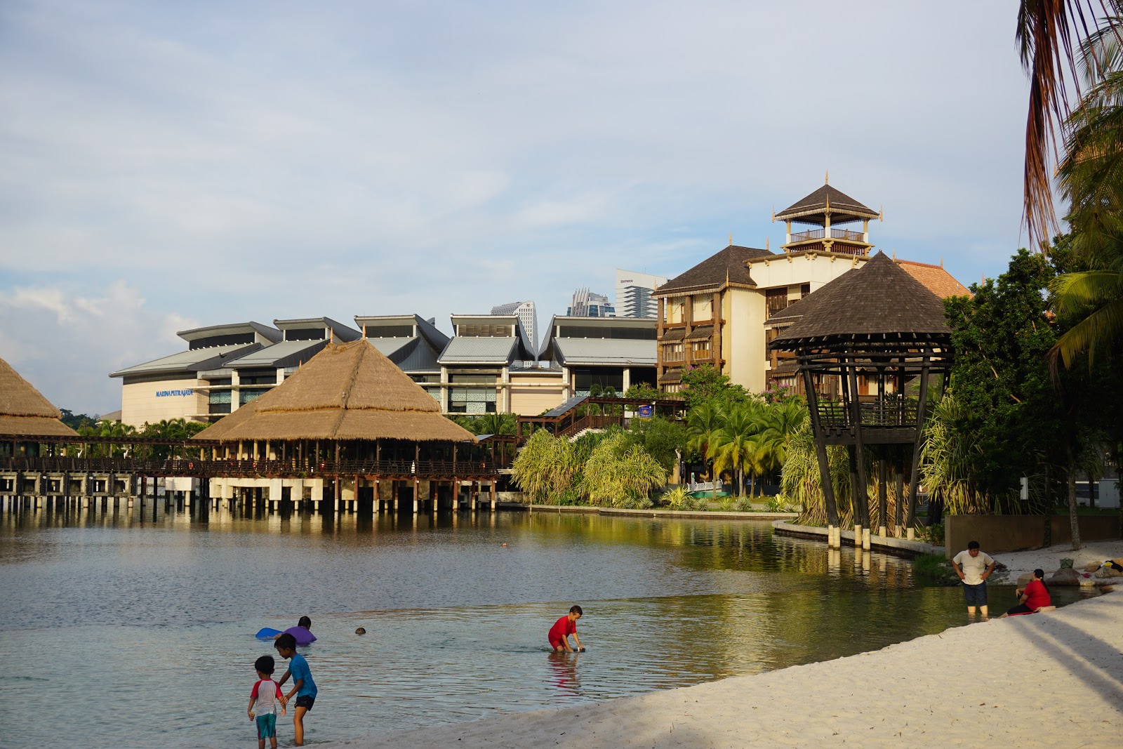 Pullman Putrajaya Lakeside Ada Pantai Buatan ! - BLOG BUDAK PACAK