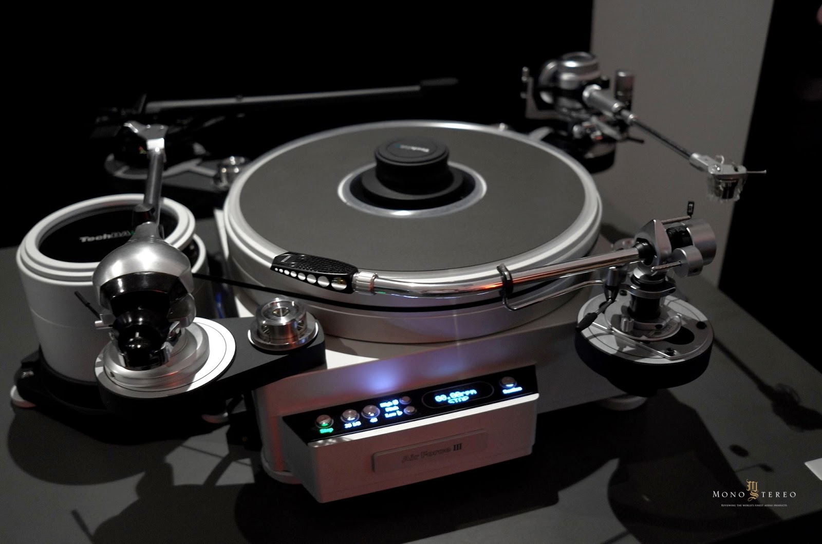 TechDas Air Force Three turntable close look – M & S | Ultimate High ...