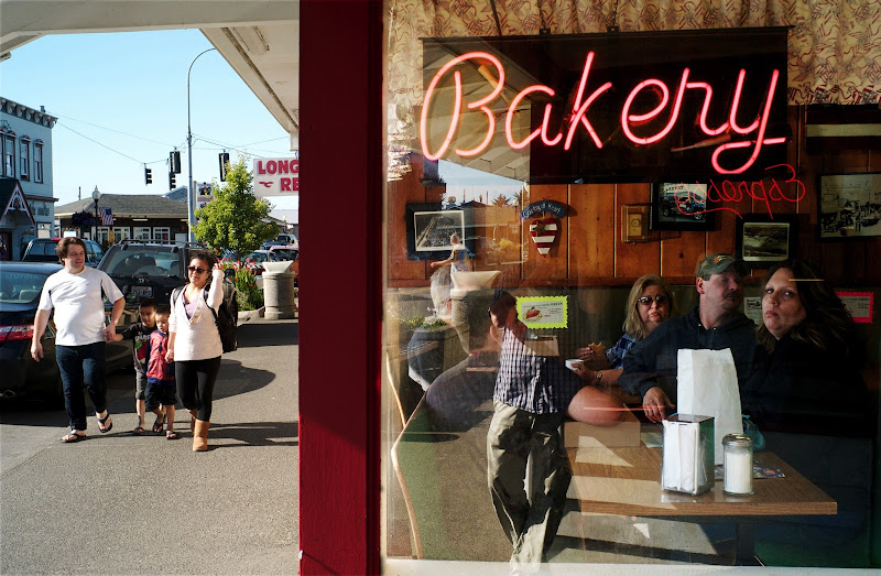 Picture Window photo blog : Farmers market, Long Beach, Wa.