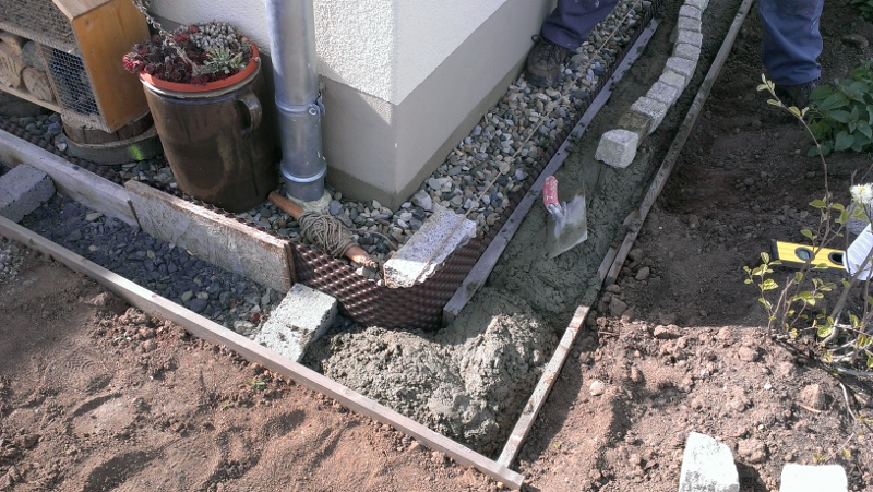 Do|Mi|s Garten: Rabatte ums Haus