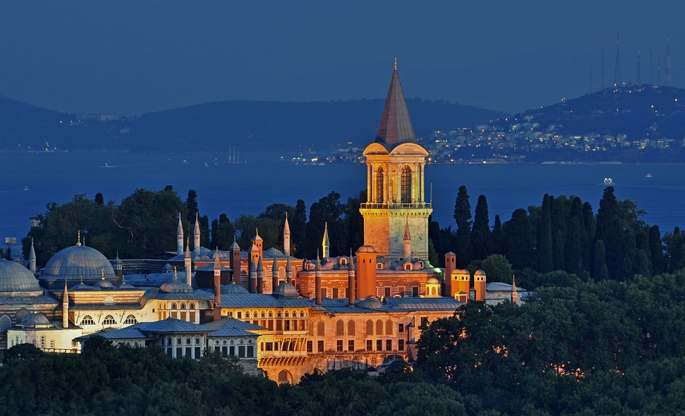 De lo humano a lo divino: EL PALACIO TOPKAPI SARAYI Y AHMET III