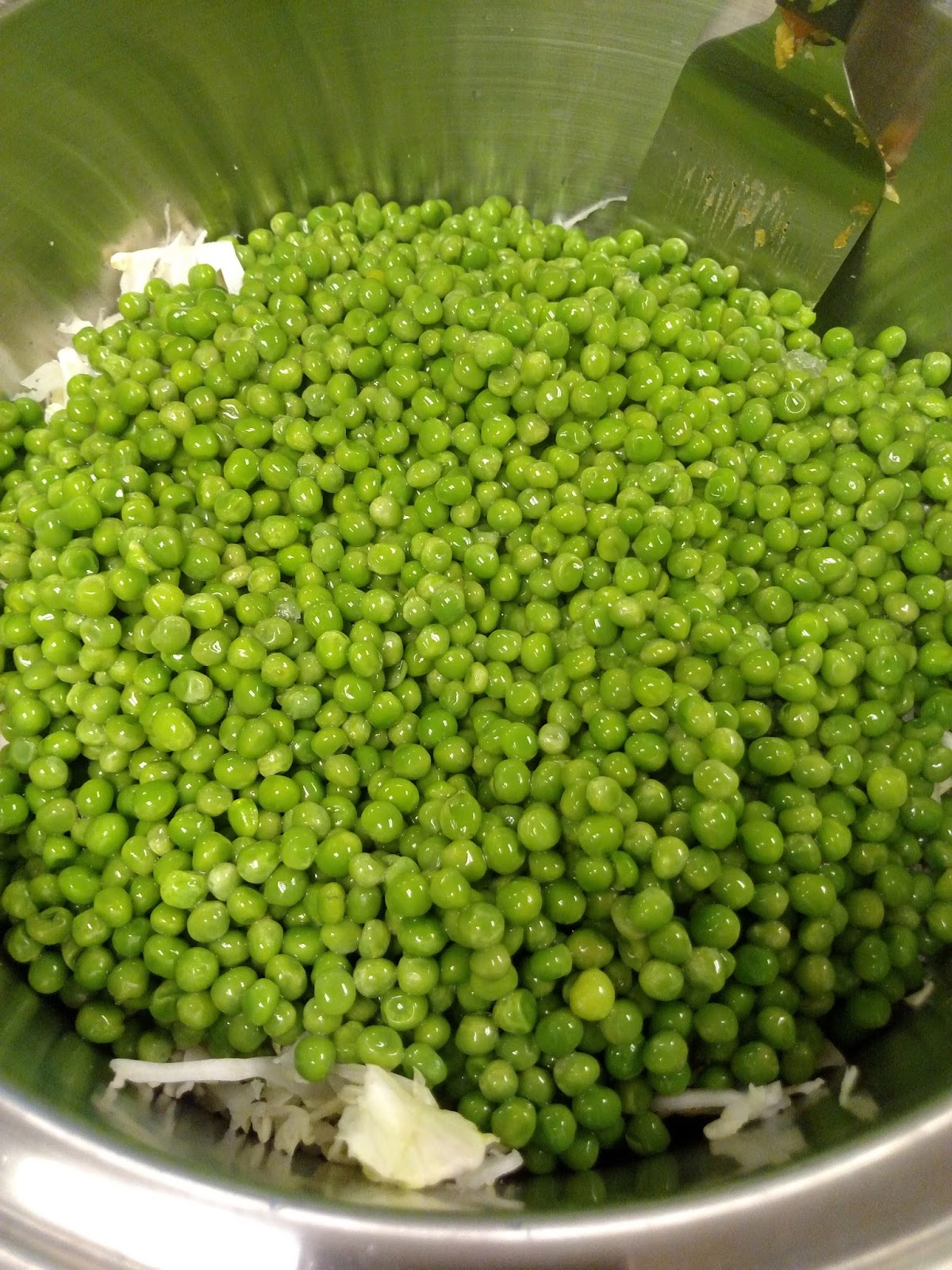 Cabbage With Peas (Bund Gobi And Mater)