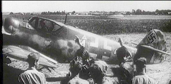 FalkeEins - the Luftwaffe blog: Hartmann's JG 52 Bf 109s - Erich Hartmann's last Bf 109 G-10 ...