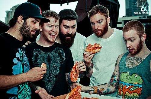 four year strong - DUNIA DI BALIK TELAPAK TANGAN