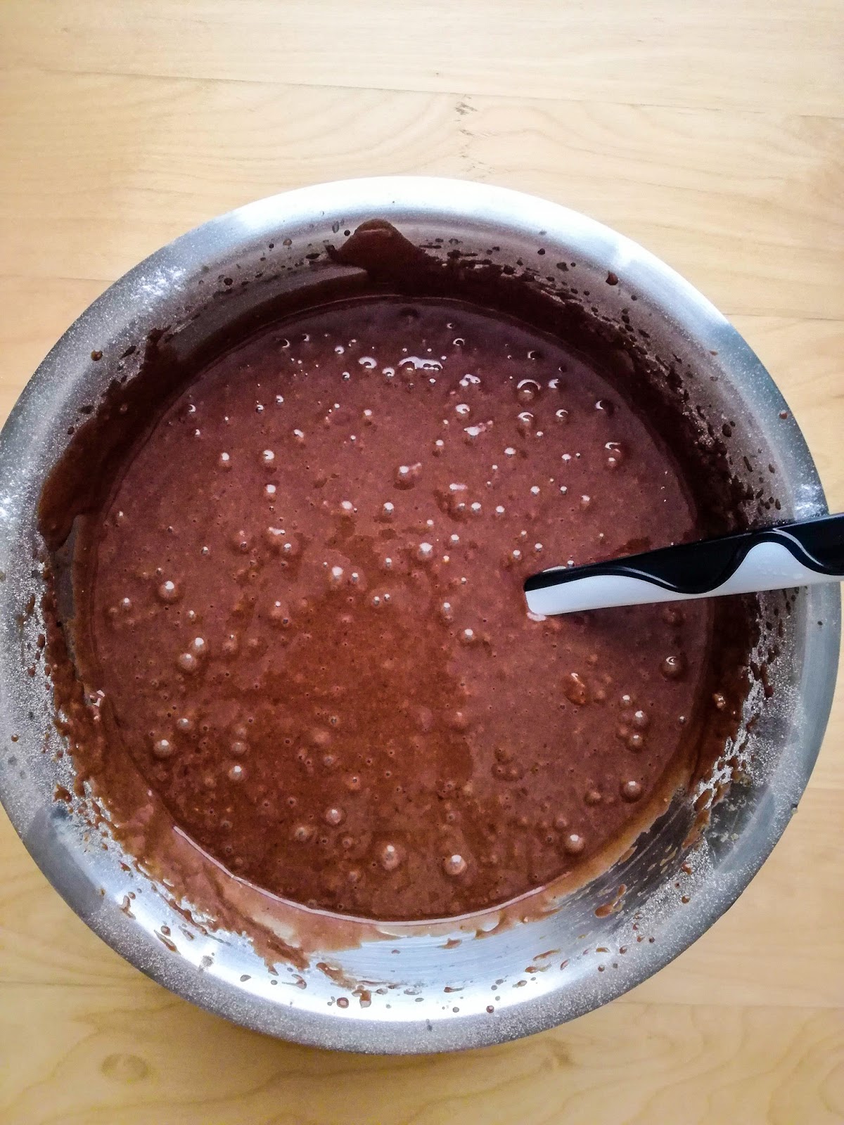 ΝΗΣΤΙΣΙΜΟ ΣΟΚΟΛΑΤΕΝΙΟ CAKE ΜΕ ΚΑΡΥΔΙΑ, ΧΟΥΡΜΑΔΕΣ ΚΑΙ ΓΛΑΣΟ ΣΟΚΟΛΑΤΑΣ ...