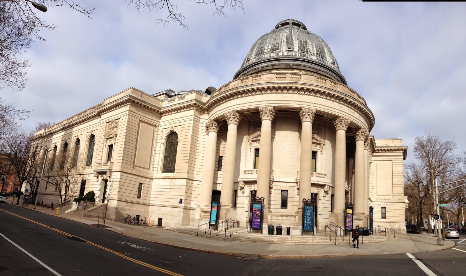 Walking tour of Yale