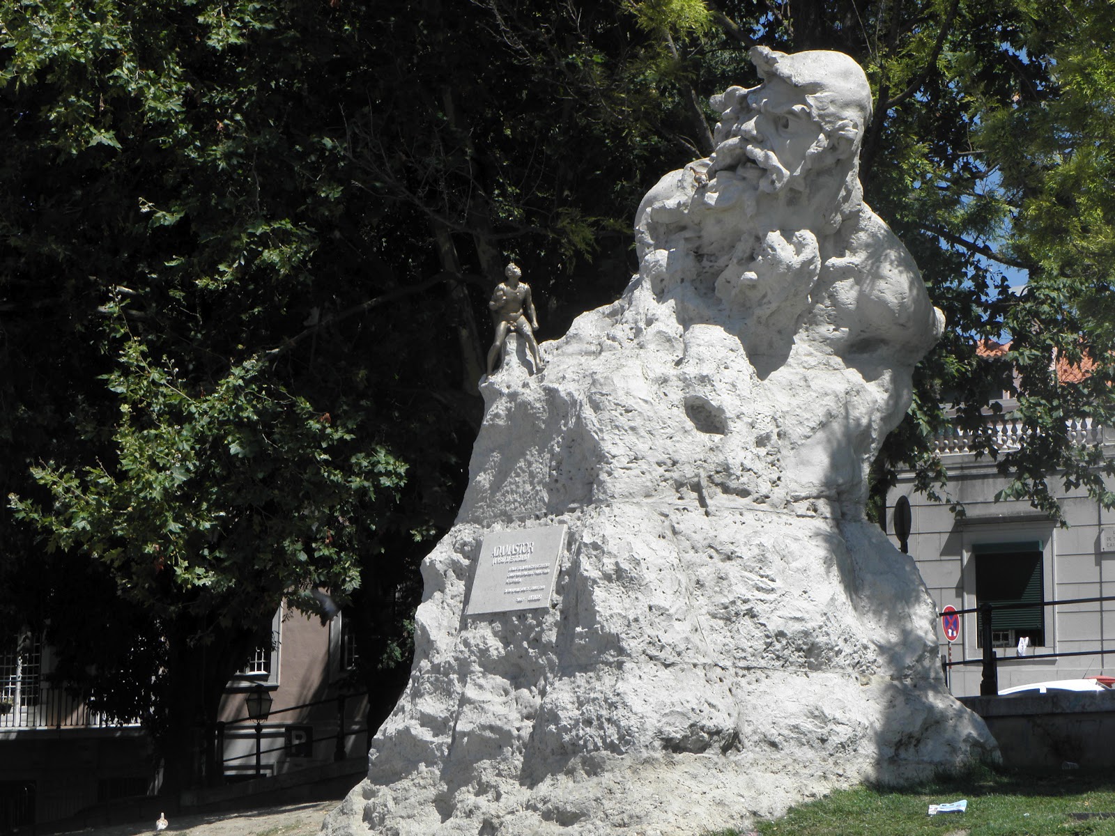 Beco das Barrelas: O Mostrengo