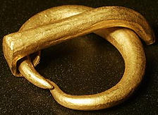 Una fíbula de oro del siglo V en Bueu