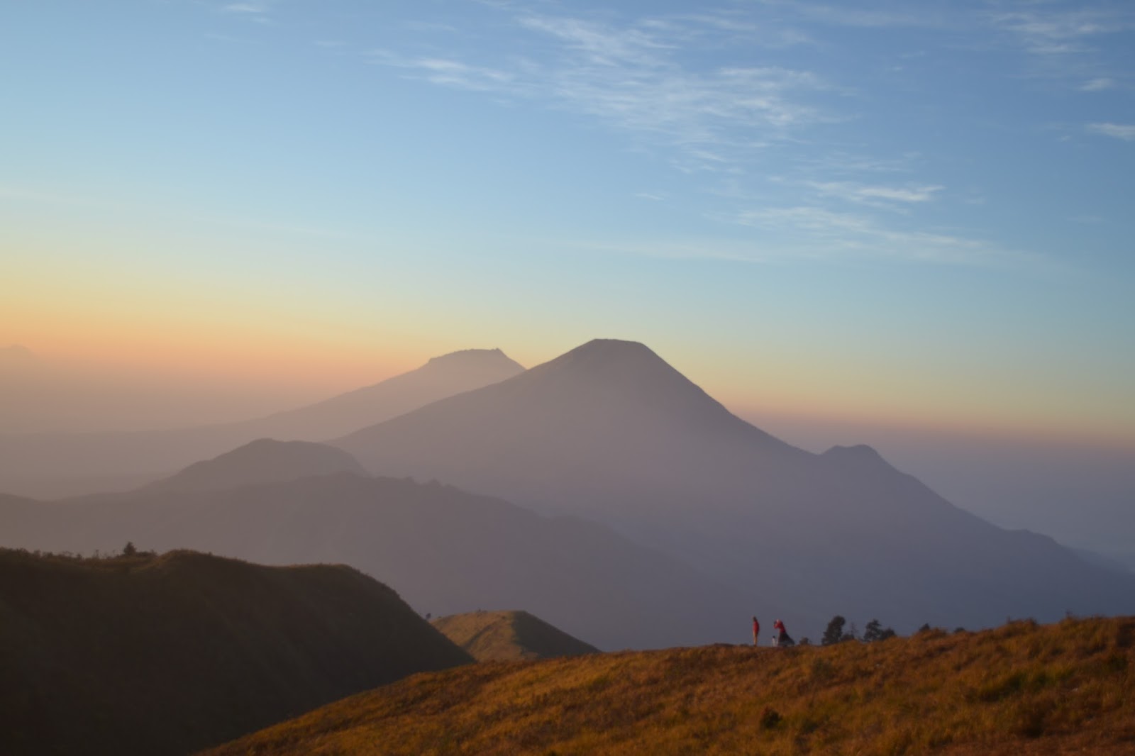 Memburu Golden Sunrise di Puncak Gunung Prau Dieng - Me, Lanang
