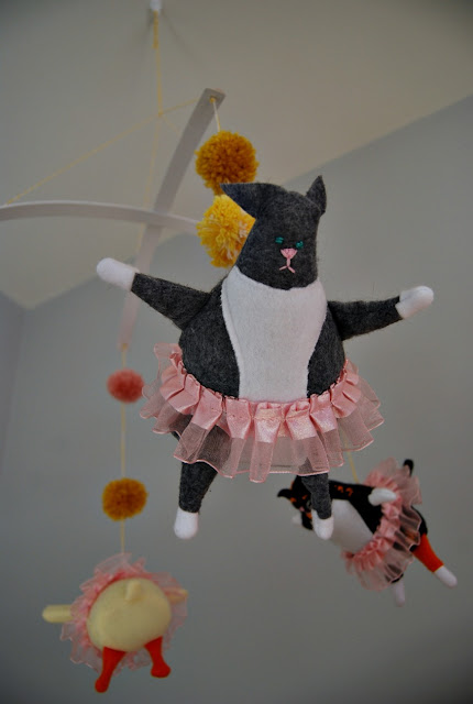 liza jane sews: A Mobile For Baby