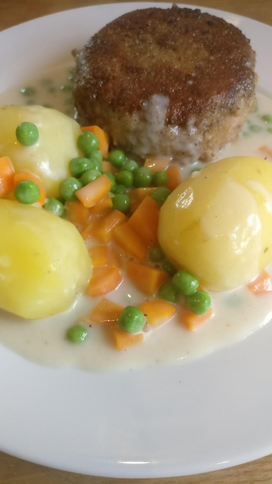 Madopskriften: Krebinetter (Karbonader) med stuvet ærter og gulerødder.