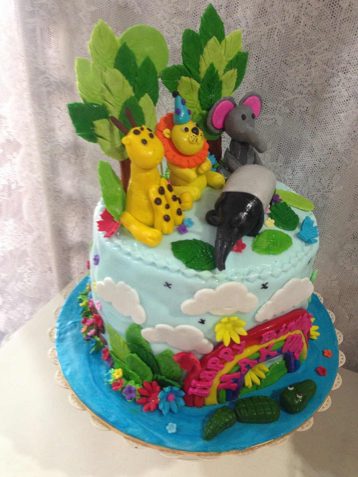 ninie cakes house: Animal Fondant Birthday Cake Theme