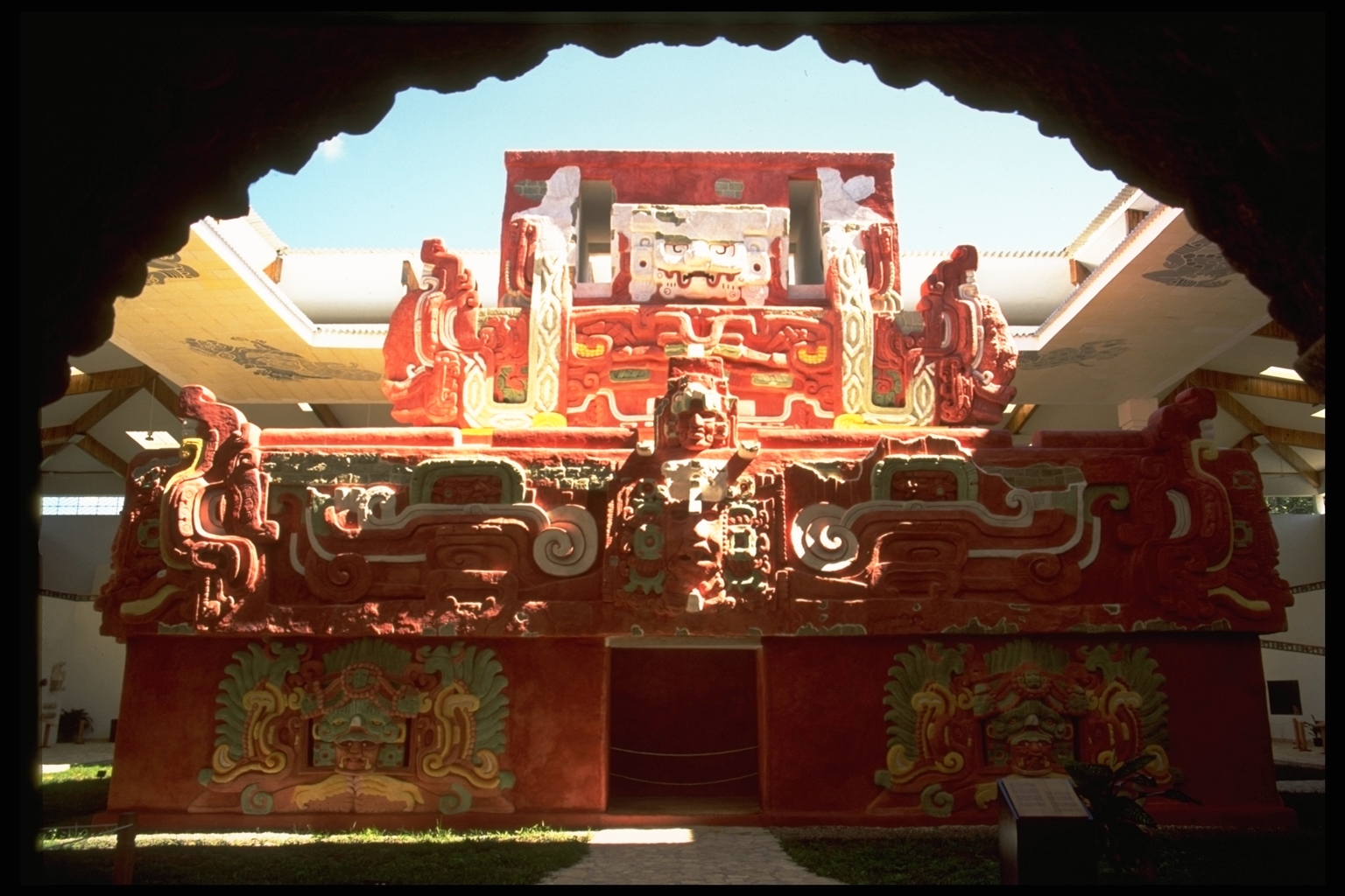 Los Mayas: Hallazgos Aequeológicos