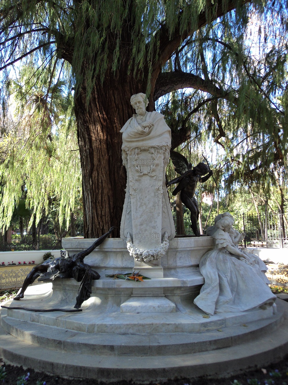 Cultura de Sevilla: El monumento a Bécquer cumple 105 años en perfecto ...
