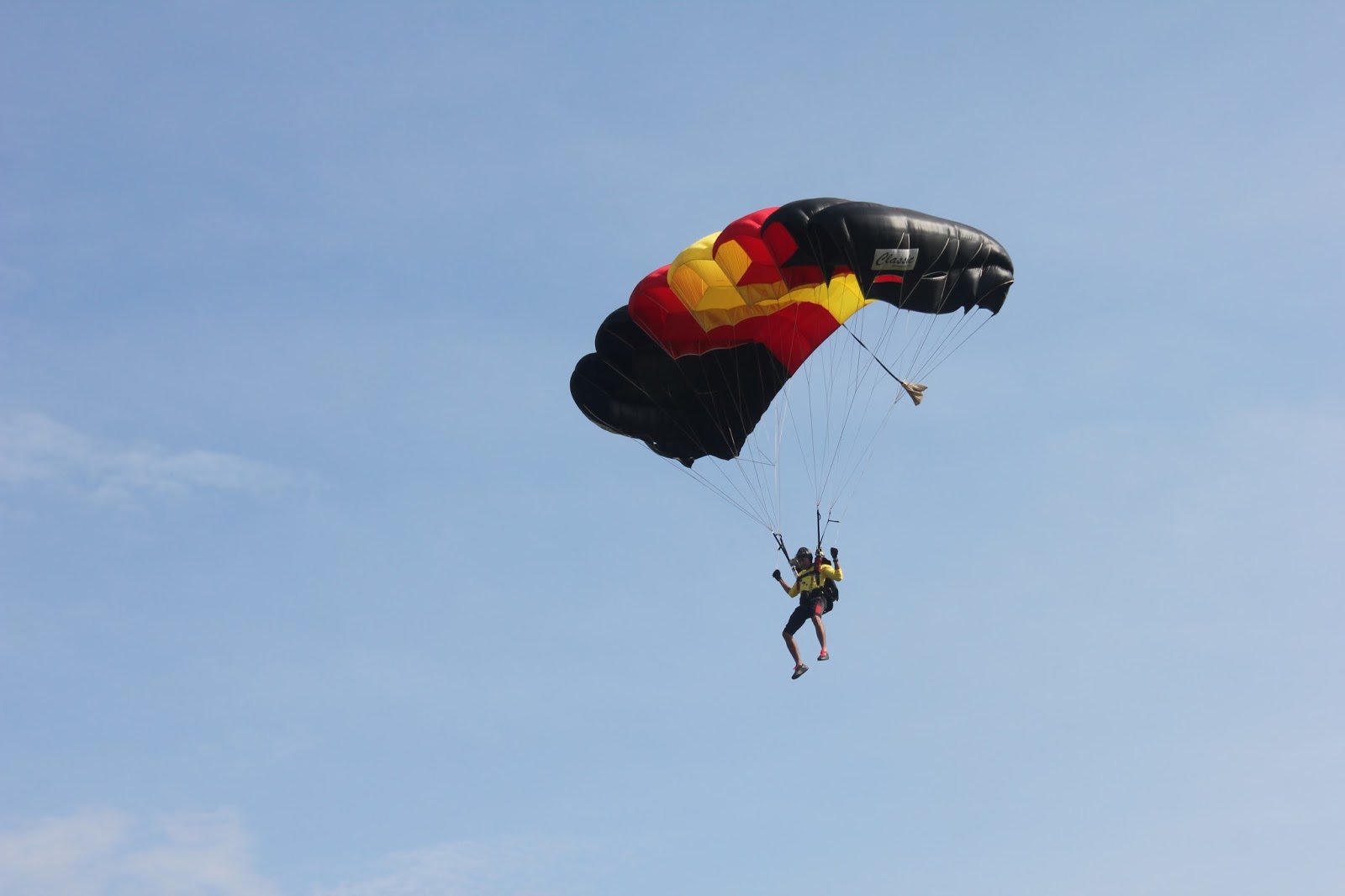.: Penerangan Atang Sendjaja :.: ATLET TERJUN PAYUNG MALAYSIA DAN ...