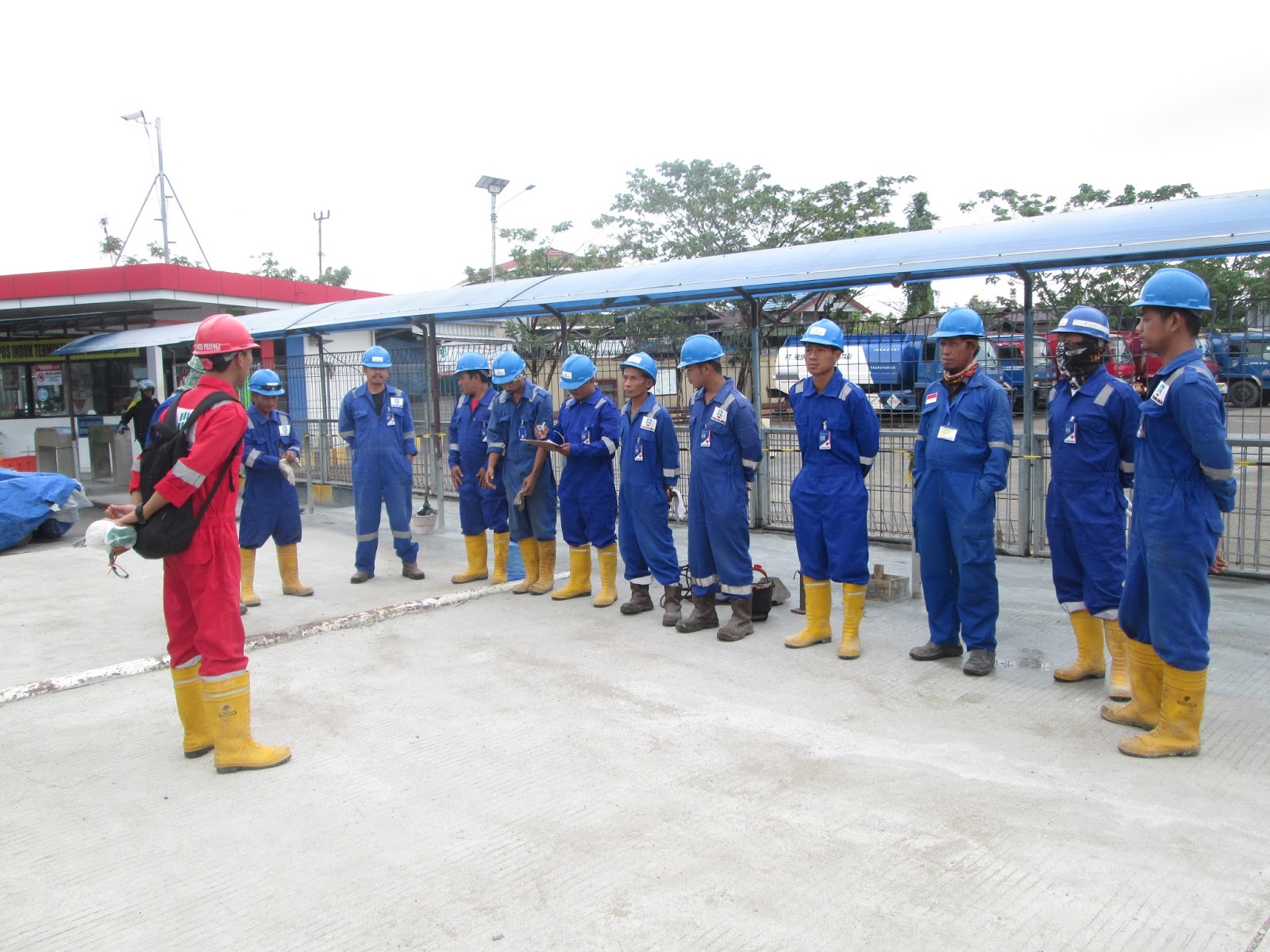 Bahan Materi Safety Talk Harian Penggunaan APD - Lulusandiploma.com