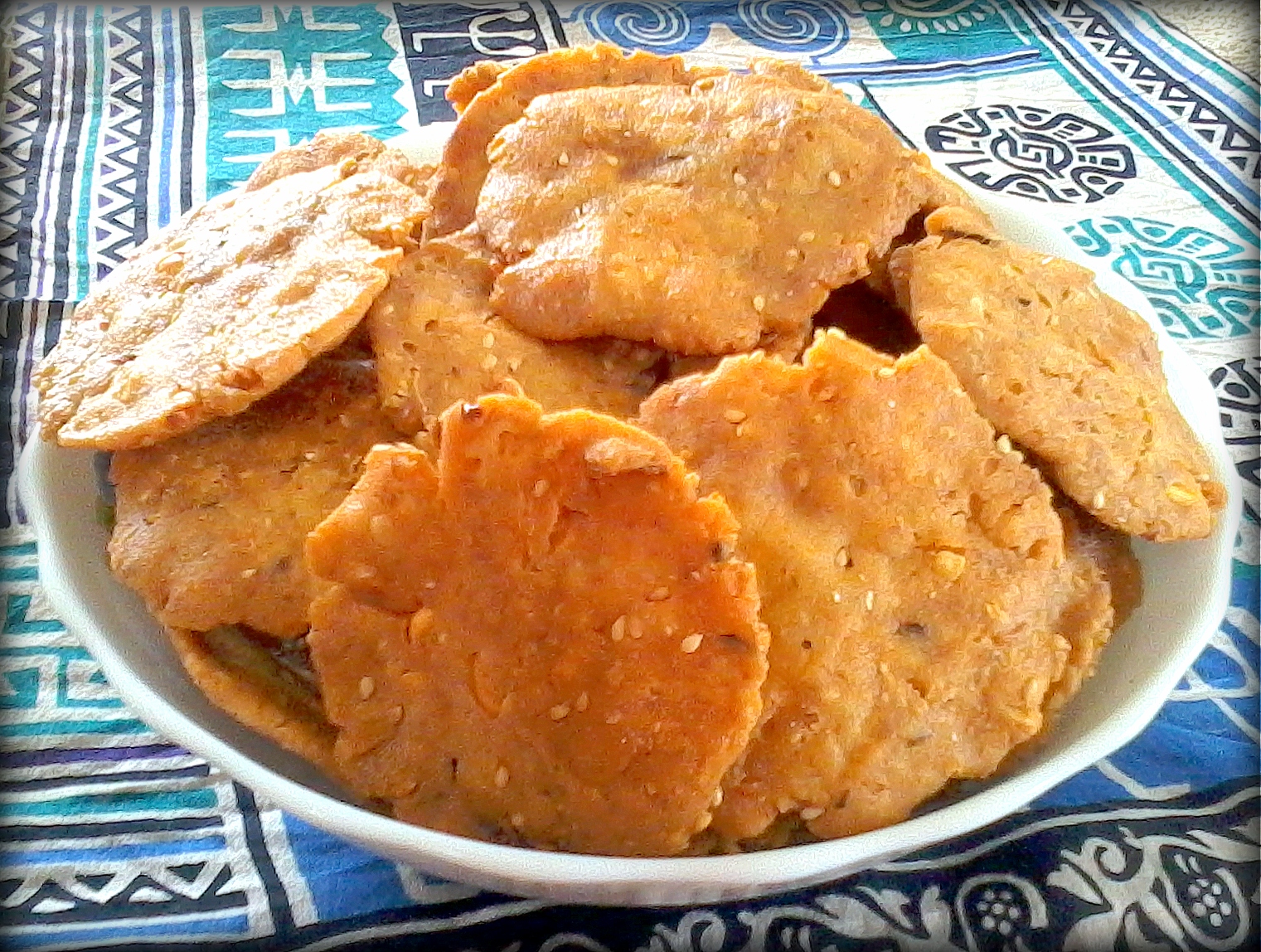 NIPPATTU/TATTAI/PAPPU CHEKKULU/SPICY RICE CRACKERS