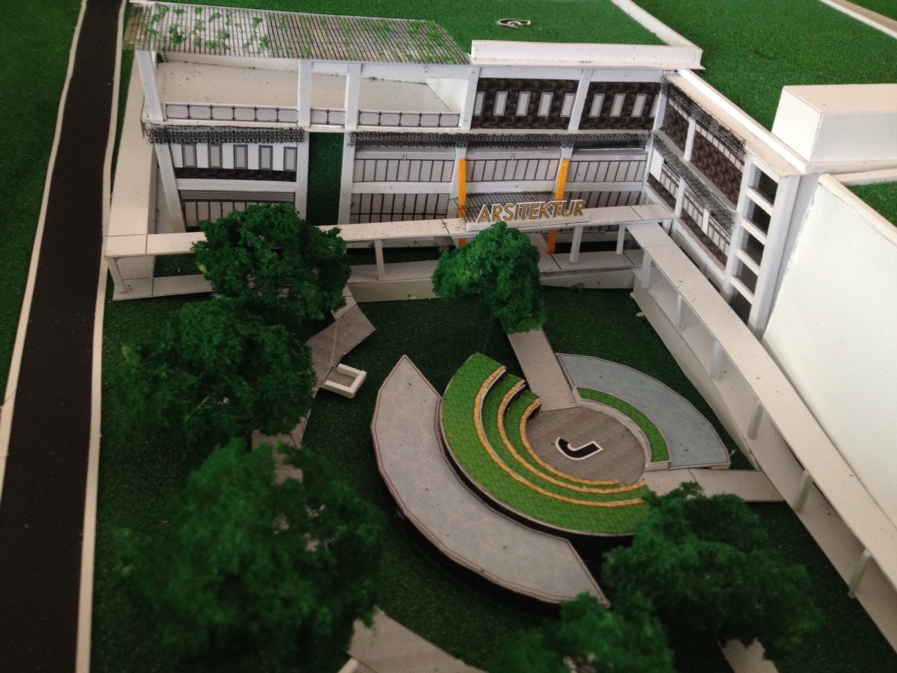 Maket gedung kuliah Fakultas Teknik kampus. II Universitas Islam ...