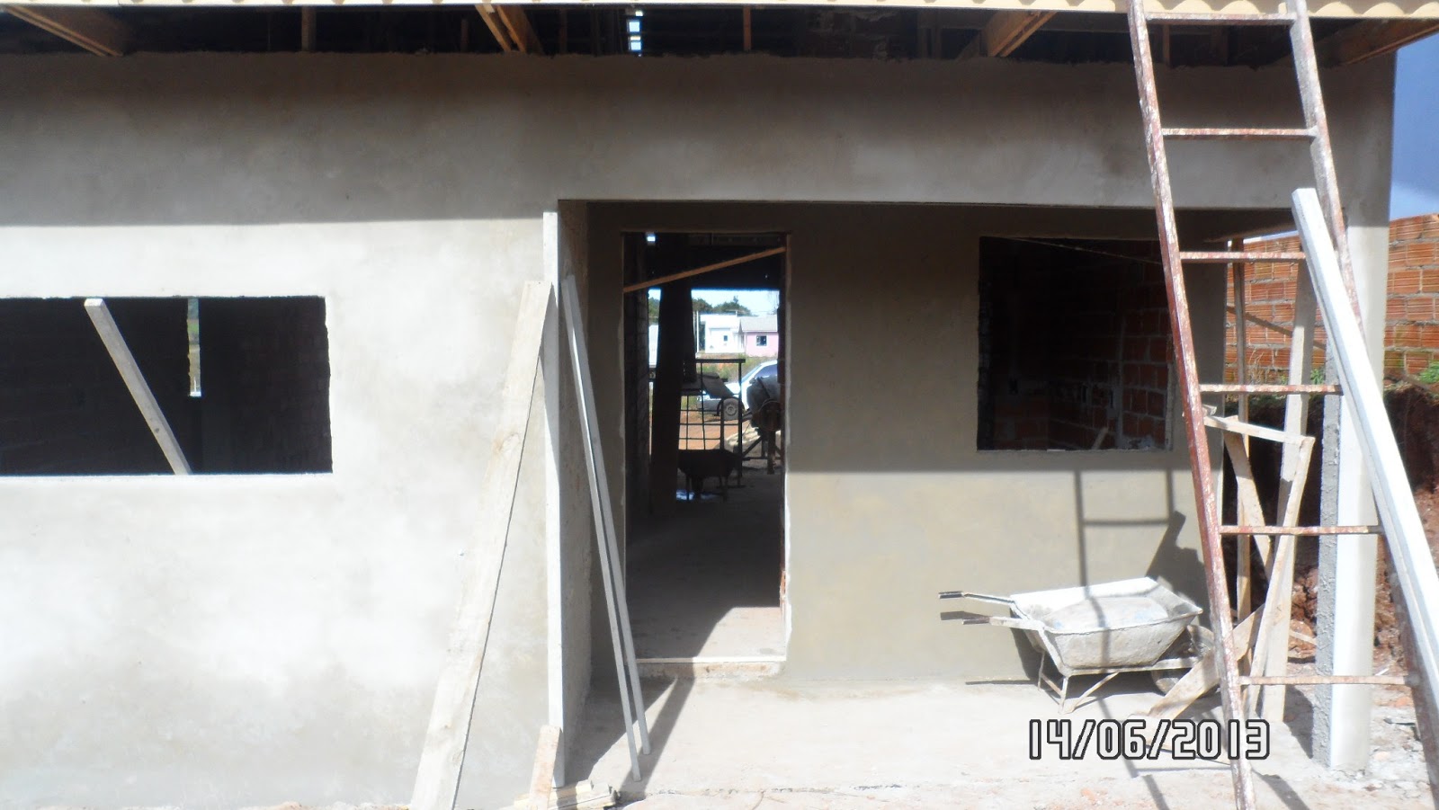 Um sonho em forma de casa! : Reboco Externo Concluído