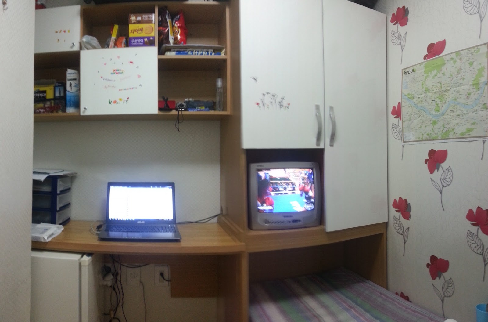 WEGUGIN - 외국인: Living in a Goshiwon (고시원)