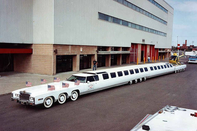 OMG! SEE THE LONGEST CAR IN THE WORLD, IT HAS A BIG SWIMMING POOL ...