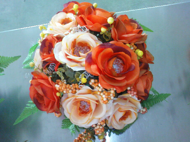 kenangan manis: MEMBUAT GUBAHAN BUNGA DI HOTEL