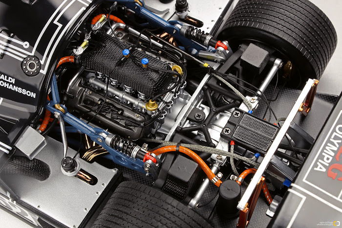 Epic Collage : [Photo] Exoto 1/18 - Sauber Mercedes C9 AEG