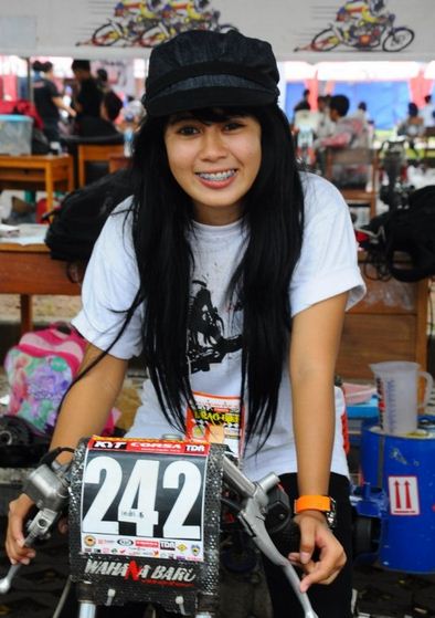 Indri Barbie, Lady Dragster Cantik Dari Bandung | www.gilapc.com