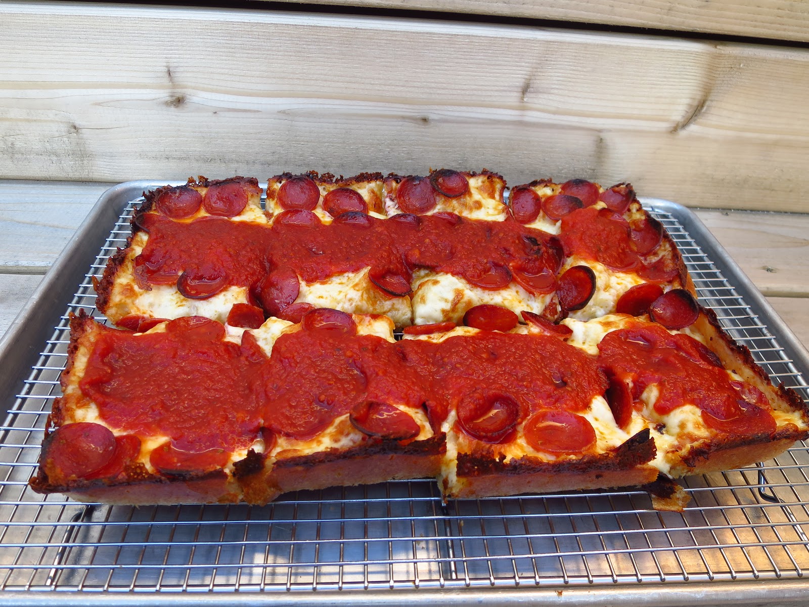 Smokin' Chokin' and Chowing with the King: Union Squared Pizza