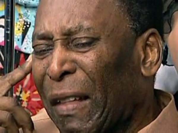 Ultimate Team de FIFA14 usa foto do Pelé na banheira | Fórum Outer ...