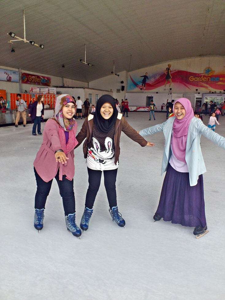 Fighting!!!: Ice Skating @Gardenice PVJ Bandung